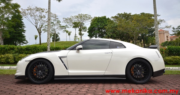 NISSAN GT-R GENTIAN KARBON | Mekanika