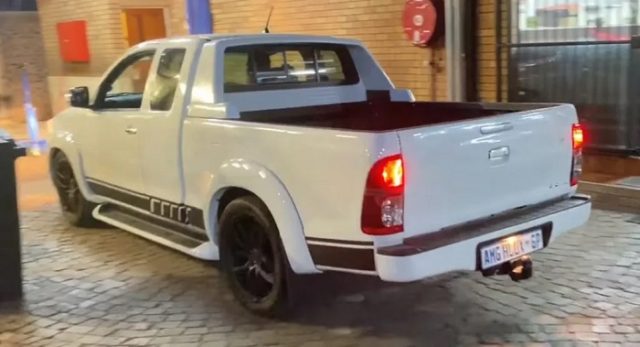 TOYOTA HILUX C63 AMG AKAN MENCERIAKAN HIDUPMU | Mekanika