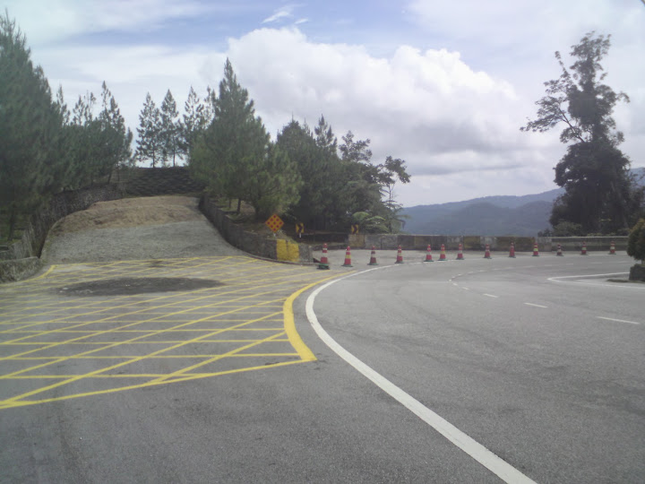 RUNAWAY TRUCKS RAMP, PERANGKAP PASIR YANG MENGHENTIKAN LORI KONTENA ...