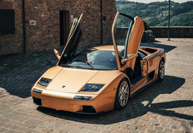 LAMBORGHINI DIABLO, KERETA SUPER SPORT PERTAMA LAMBO DIPACU 4 RODA ...