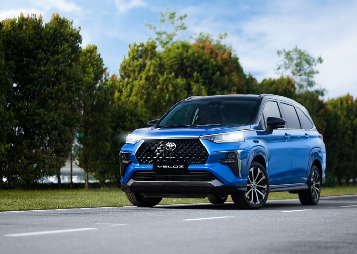 TOYOTA VELOZ RASMI DILANCARKAN. APPLE CARPLAY TANPA WAYAR, TOYOTA ...