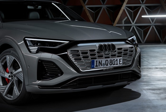 AUDI MUNCUL DENGAN LOGO BAHARU. KEMASAN DUA DIMENSI BERWARNA HITAM ...