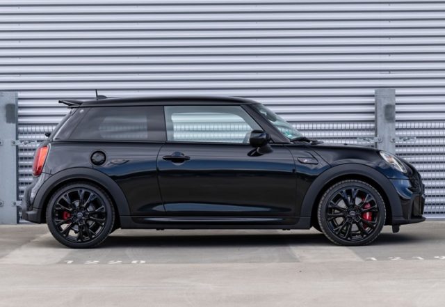 MINI JOHN COOPER WORKS 1TO6 EDITION - HITAM ITU PREMIUM. BETULKAH?
