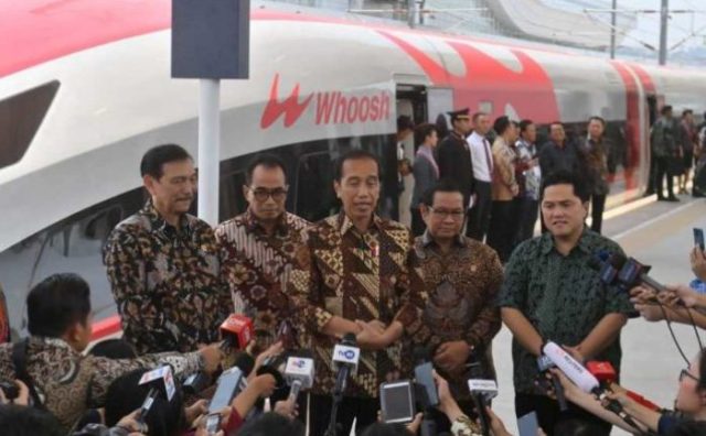 WHOOSH, KERETA API BERKELAJUAN TINGGI HUBUNG JAKARTA – BANDUNG RASMI ...