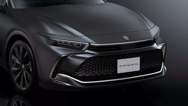 TOYOTA CROWN CROSSOVER EDISI TERHAD TERIMA KEMASAN CAT BAHARU ‘MATTE ...