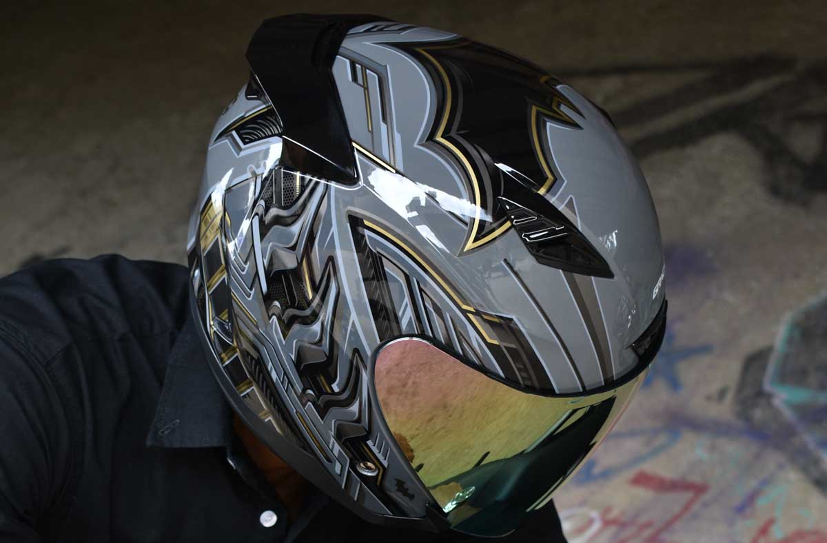 HELMET GRACSHAW X DC DIRASMIKAN – HANYA 1,500 UNIT, RM460 | Mekanika