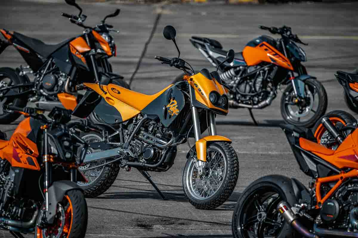 KTM DUKE KINI BERUSIA 30 TAHUN | Mekanika