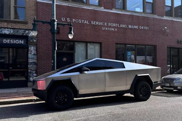 IBARAT ADA ALIEN DI PORTLAND, PEMILIK CYBERTRUCK TERIMA KECAMAN ...