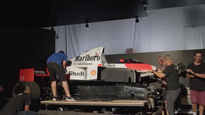 REPLIKA KERETA-KERETA F1 DALAM SENNA DI NETFLIX – 22 UNIT SEMUANYA BOH ...