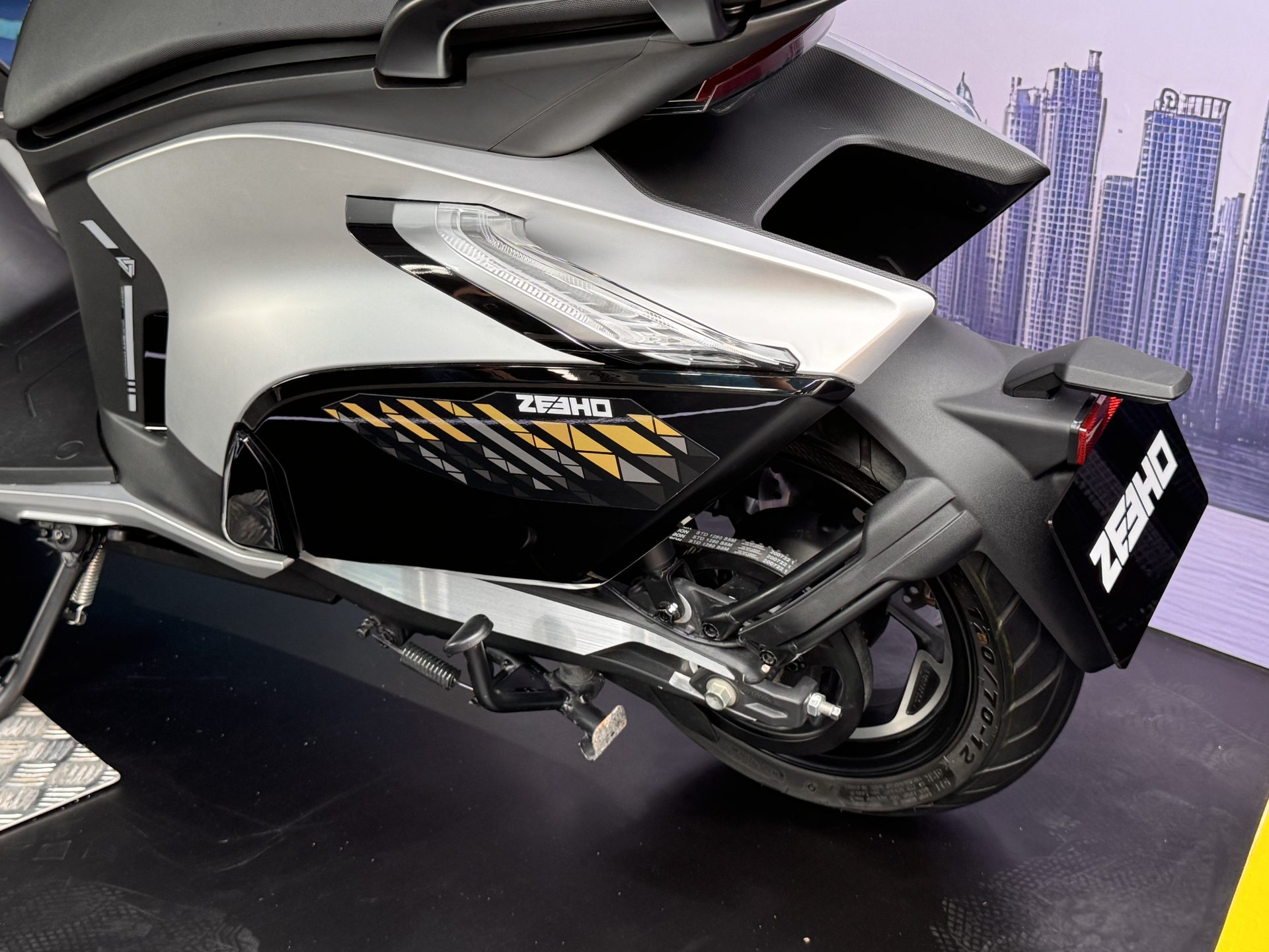 ZEEHO AE8S+ DIRASMIKAN – RM18,888 | Mekanika